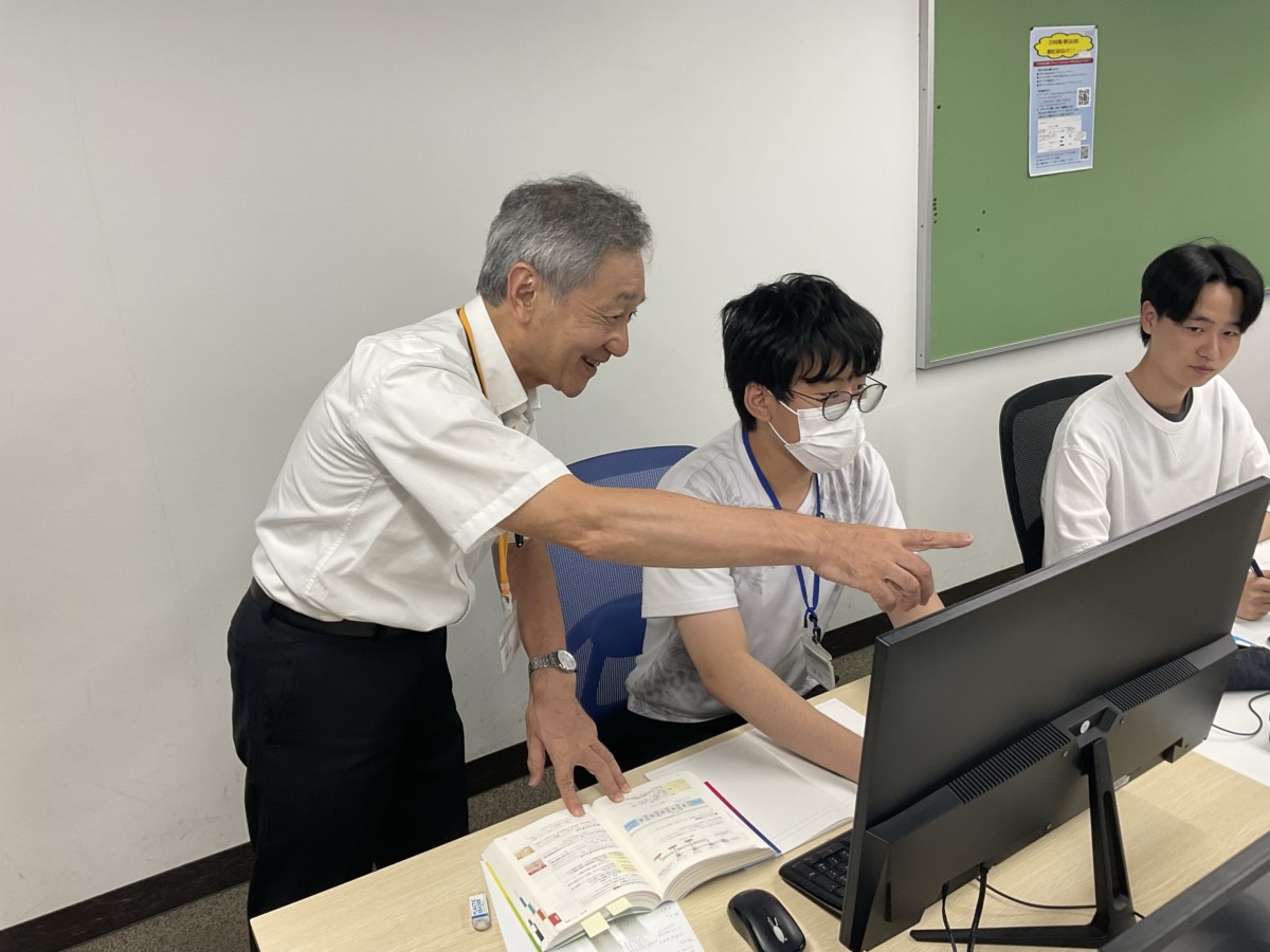 【YIC情報ビジネス専門学校】夏休みも熱心に学ぶ情報工学科の学生たち | 一般社団法人 全国専門学校教育研究会